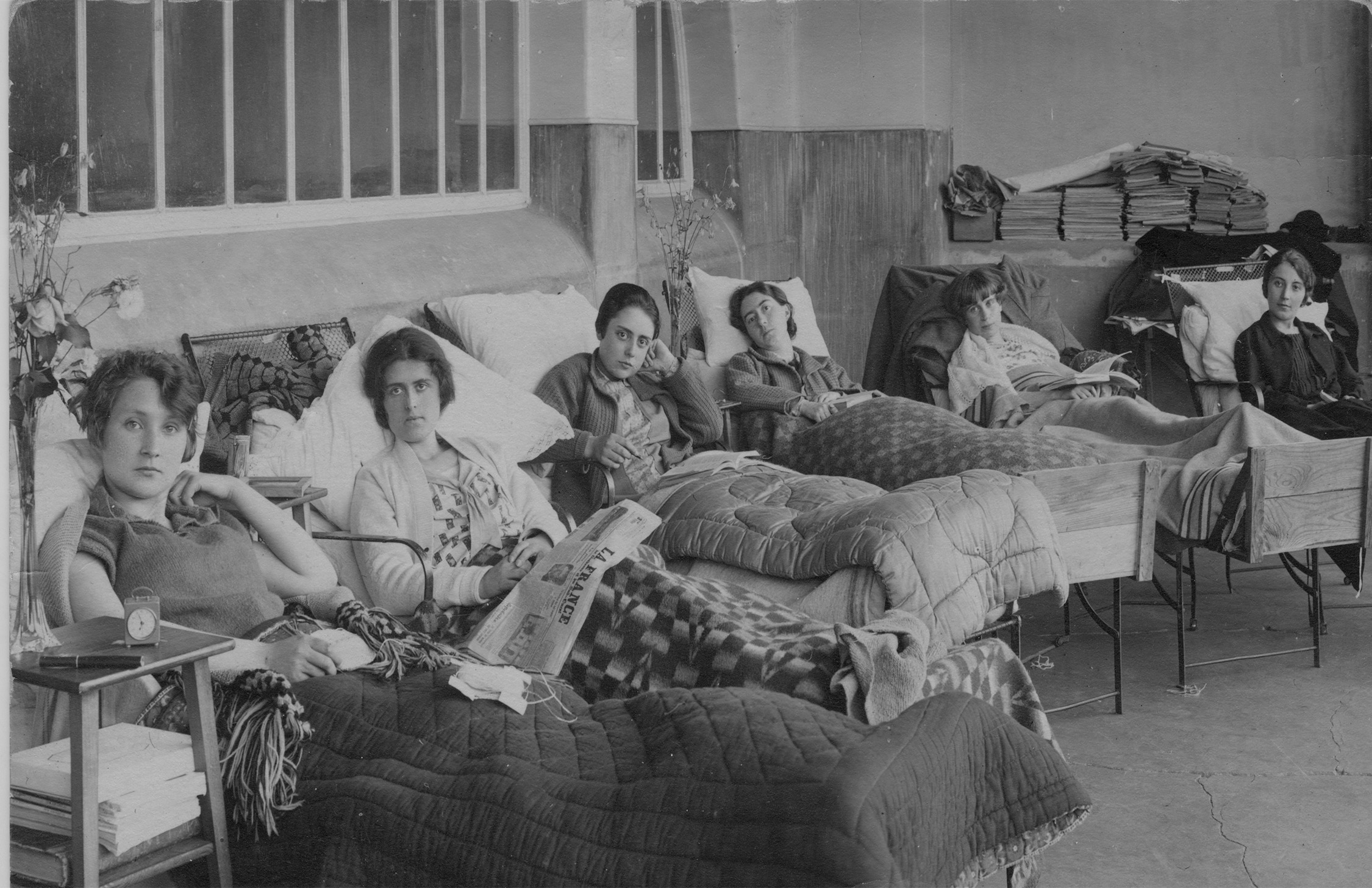 Ultraviolette et le gang des cracheuses de sang - Théâtre National ...